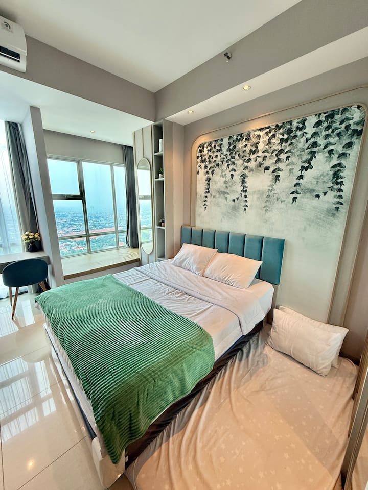 Penthouse Studio Deluxe Level 53 At Benson Tower - Surabaya