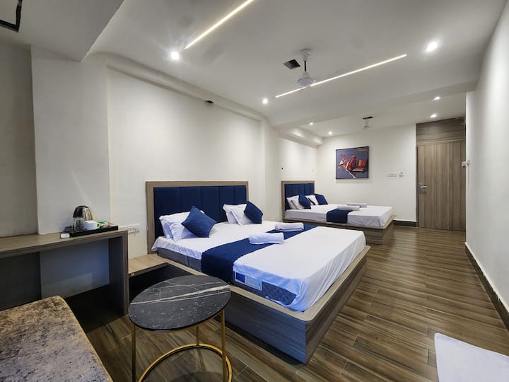 Hotel Lakhdatar - Deoghar