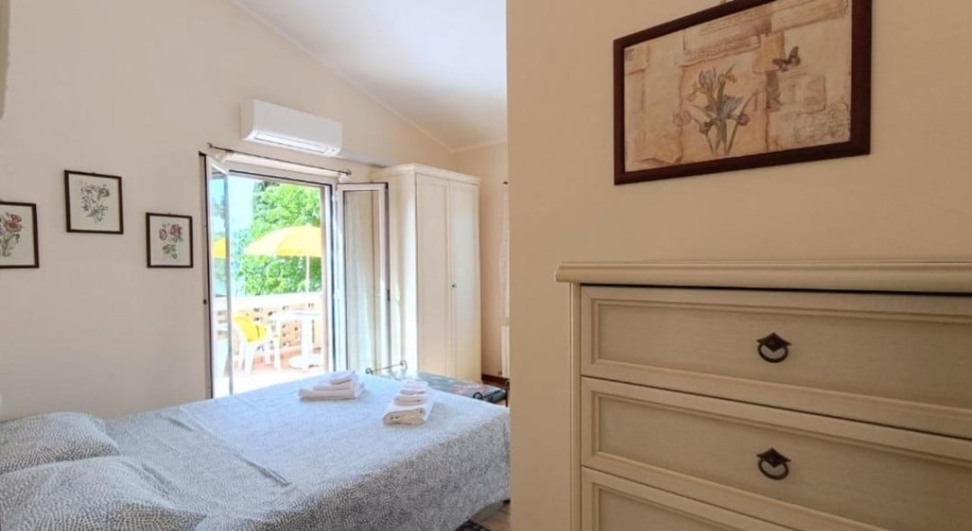 Edera Rooms Room 3 Double + private bathroom - Flats for Rent in Porto ...