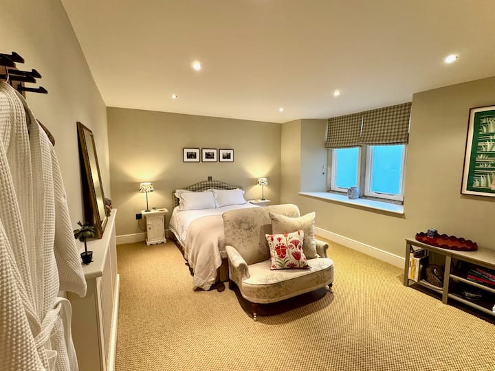 Chapel House - 2 Ground Floor Guest Rooms - Glastonbury