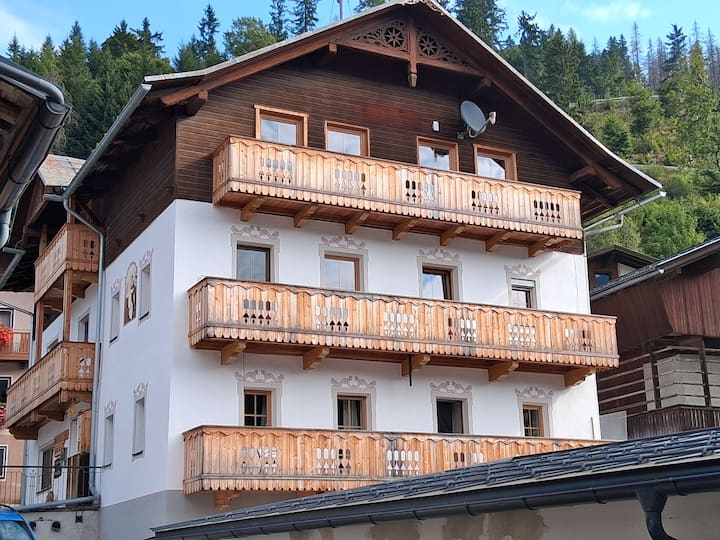 Karnischer Alpen Kamm Ist Voll Aus Gestattet - Österreich