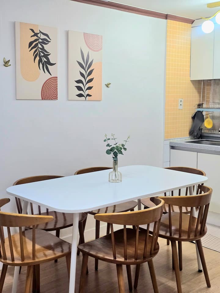 [50% Dc] New 이태원 6인 숙소/침대 4개/서울중심/편리한교통 - South Korea