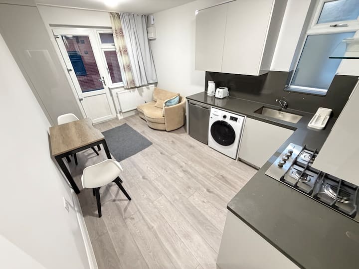 Modern Luxe In East London - Chingford