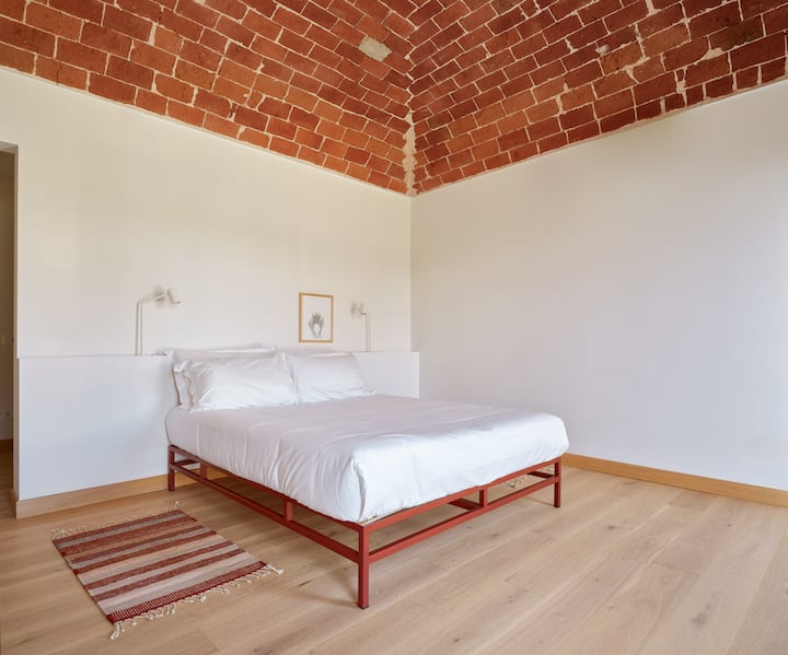 Marna Deluxe Double Room – Gabanon Hostel - Casale Monferrato