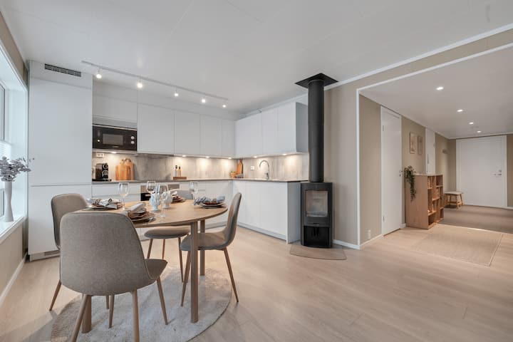 Warm 3 Bdr Apt | Northern Lights Watching Balcony - Tromsø