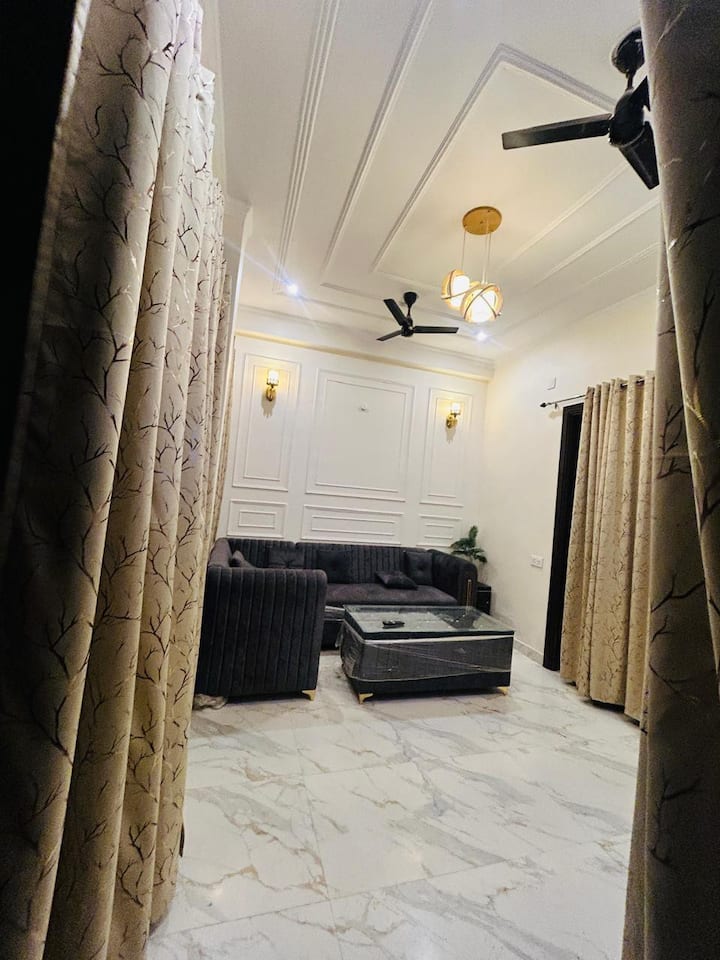 Rouge Retreat - Prayagraj