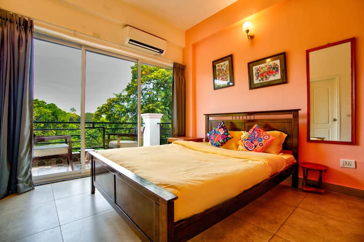 Elegant 1bhk Retreat | Pool, Sunlight & Sea View. - Goa