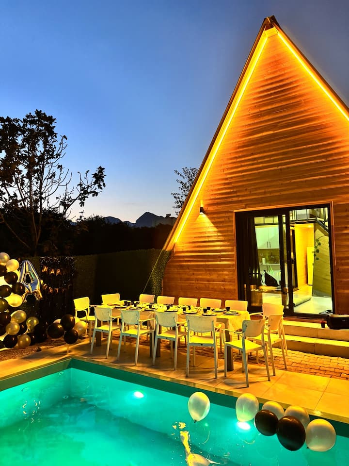 Büyük Bahçeli Havuzlu Eşsiz Bungalov - Antalya