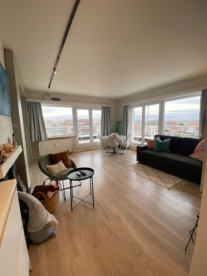 Lichtrijke Penthouse Te Westende Vlakbij De Zee. - Middelkerke