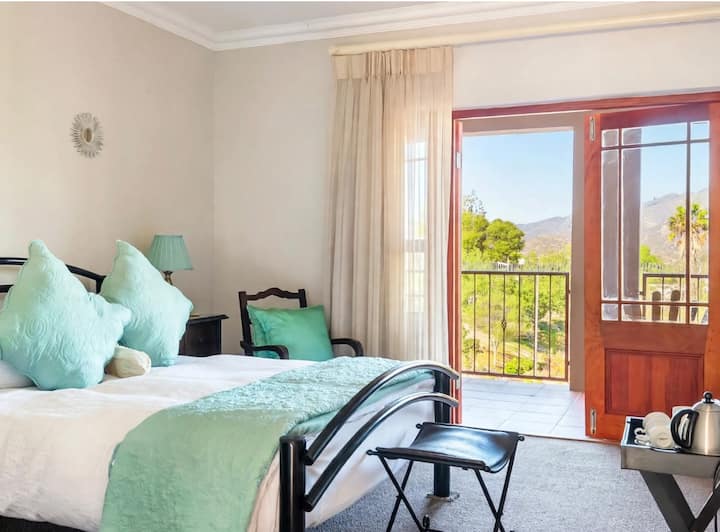 Eagle View Guesthouse ~Experience Wellness~ - Montagu