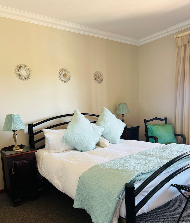 Eagle View Guesthouse ~Experience Wellness~ - Montagu