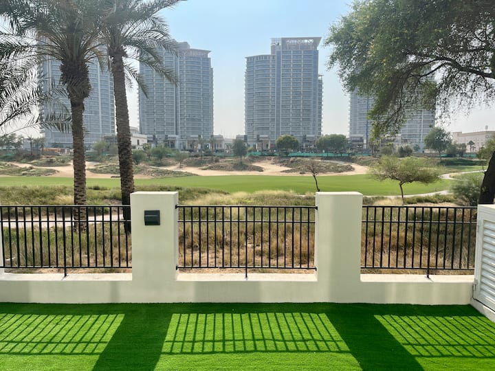 Golf Course Facing 4 Bedroom Family Home, Sleeps 8 - Dubai