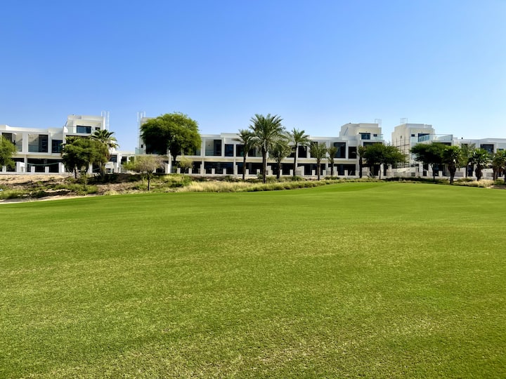 Cosy 4 Bedroom Home On Trump Golf Course, Sleeps 8 - Dubai