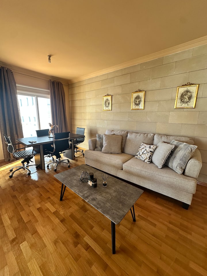 Big 3-bdr Apartment With Large Veranda & Parking - Лакатамия