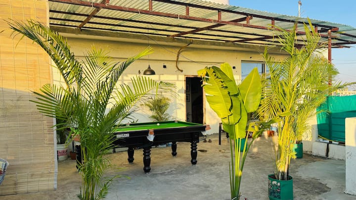 Urban Studio With Balcony & Hanging Chair Vibes - 인도르