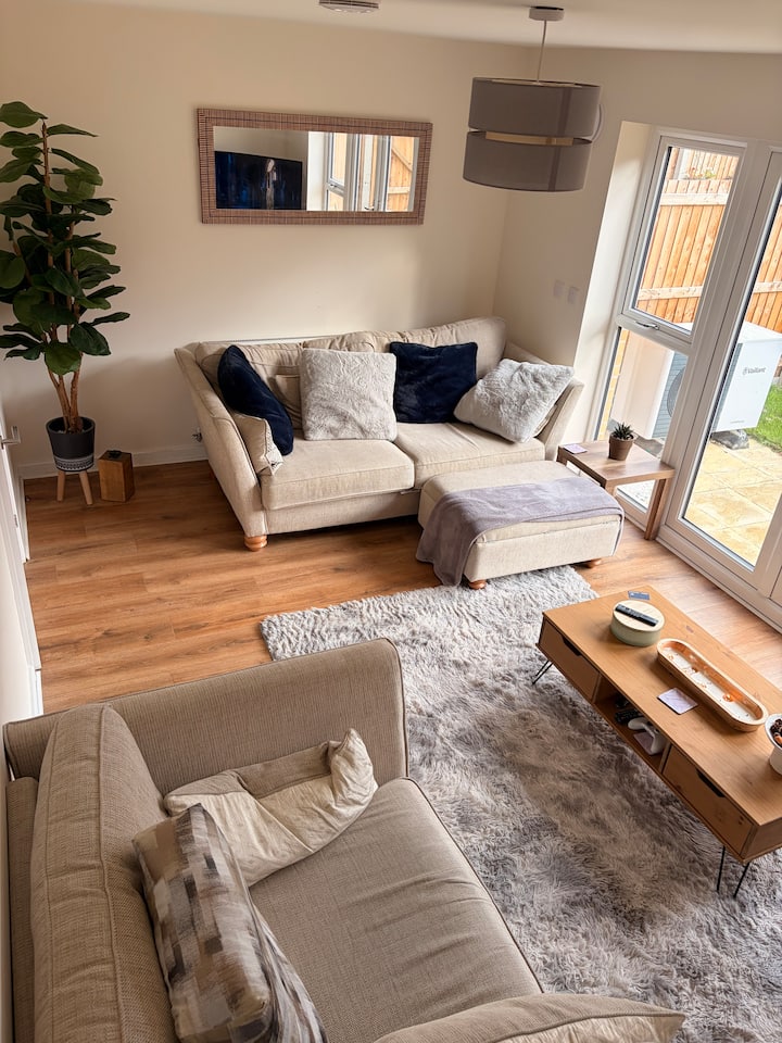 3 Bed Home For Available For Christmas ! - Tewkesbury