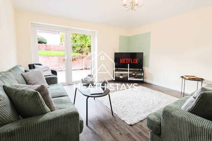 New! 5br | 3ba | Ideal For Groups, Parking, Wi-fi - Warwick