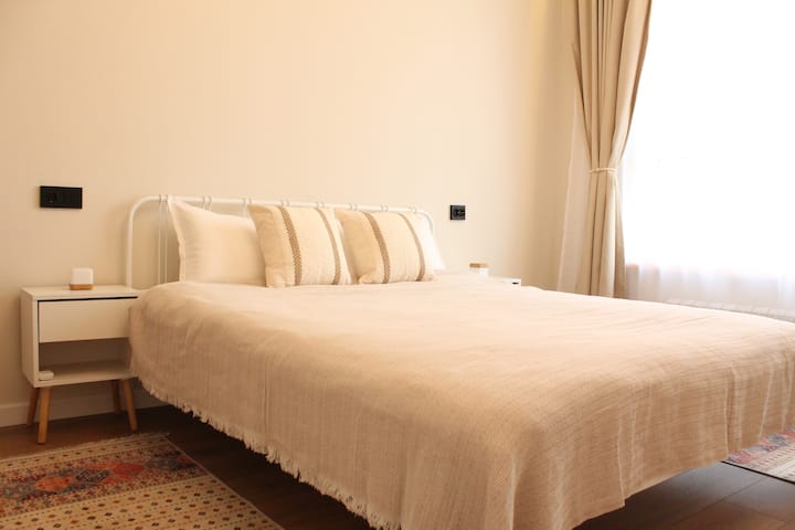 Стильная квартира с кухней студией и спальней - Kazakhstan