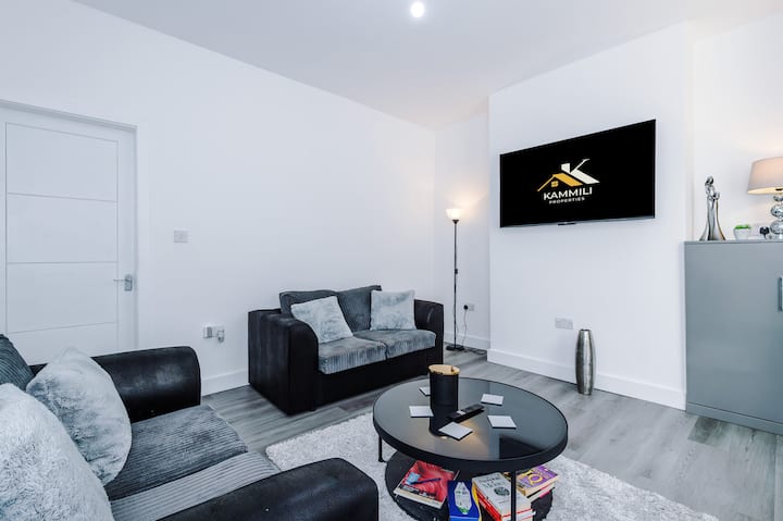 Cosy 2 Bed House - Close City Centre, Free Parking - Oldham