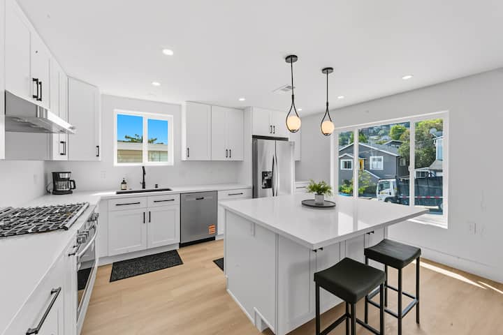 Luxury 3bd/2bth House! - Brisbane, CA