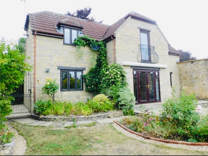 Tucked Away Cottage In Sherborne Town Centre - Sherborne