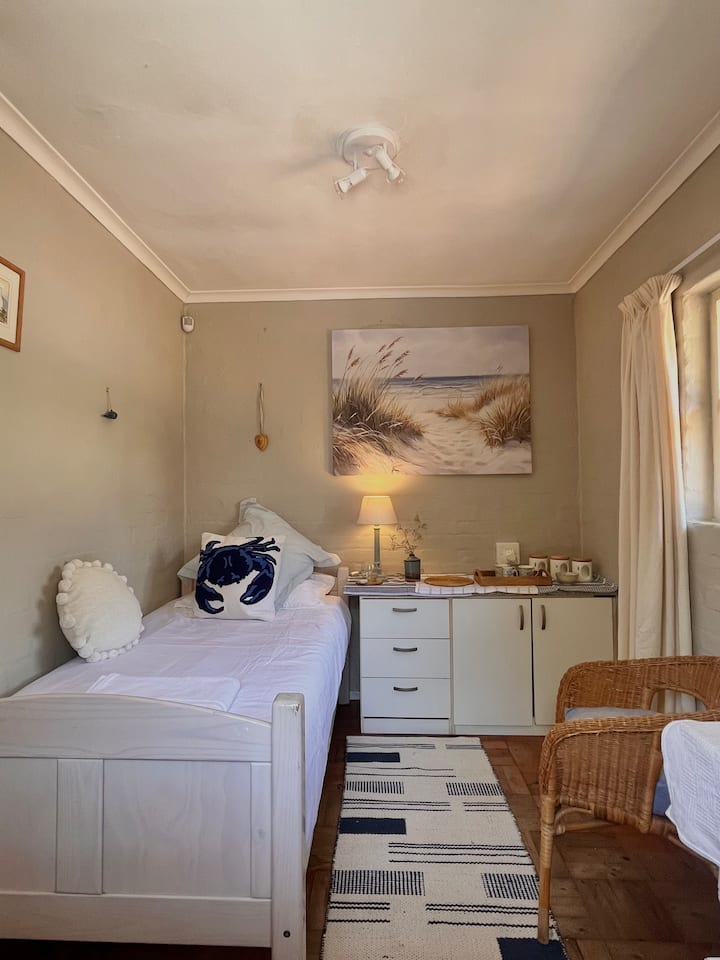 Separate Annex, With En-suite Bathroom - Le Cap