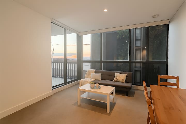 Cozy 3br Apartment With Free Parking & City Access - Randwick