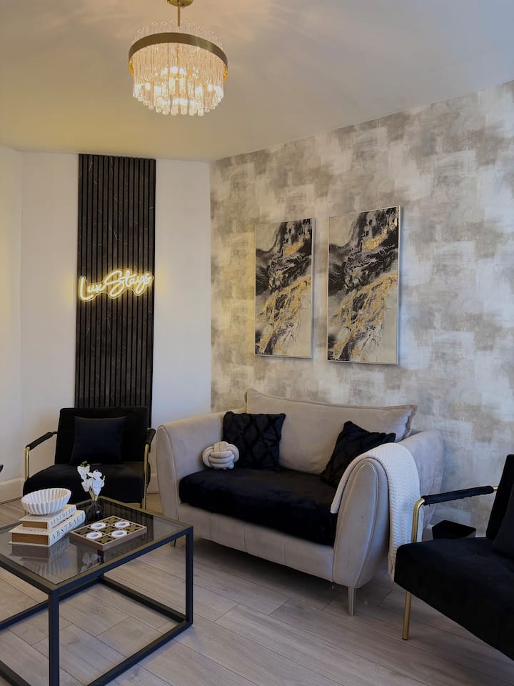 Modern 4-bed House • Sleeps 9 •Free Parking, Leeds - Leeds