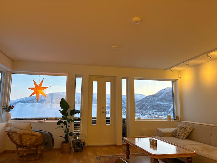 Tomannsbolig Med Fantastisk Utsikt Over Tromsø - Tromsø