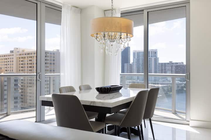 Luxury 3br/3ba Gem | Beach | Pool | Gym | Parking - Hallandale Beach, FL