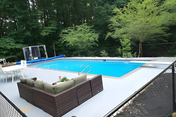 Private 10 Acre Pool Estate Retreat! - 費爾本