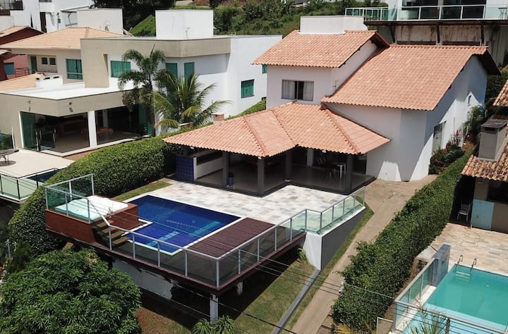 Casa Summer
4 Suítes Ar Condicionado E Jacuzzi. - Capitólio