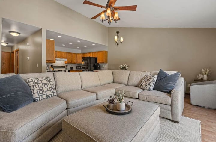 Oversized 2-bedroom Home W/ Attached 2-car Garage - Waukesha, WI