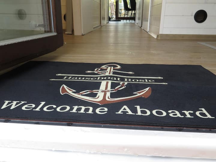 Houseboat Rosie - Prague