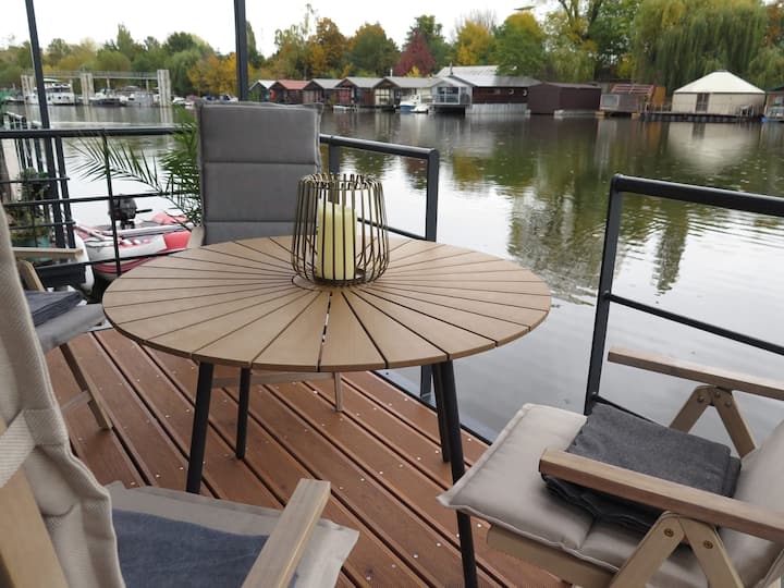 Houseboat Rosie
Free Parking, Wi-fi, A/c, Heating - Prague