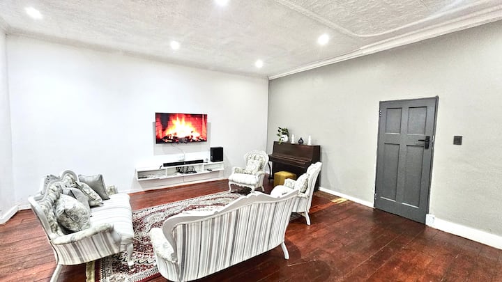 Jacaranda Escape - Pretoria (South Africa)