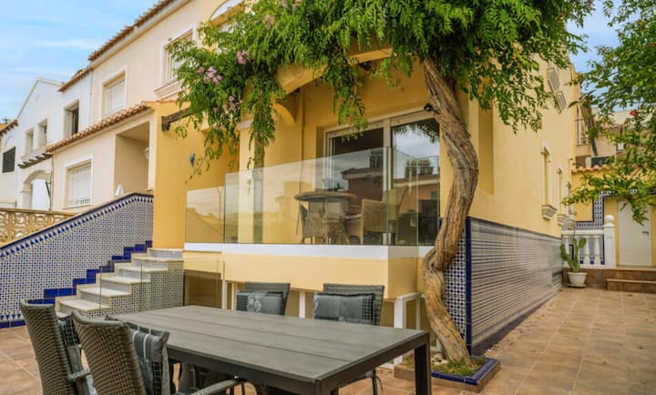 Spacious Modern House Near Beach Aguadulce Almeria - Aguadulce