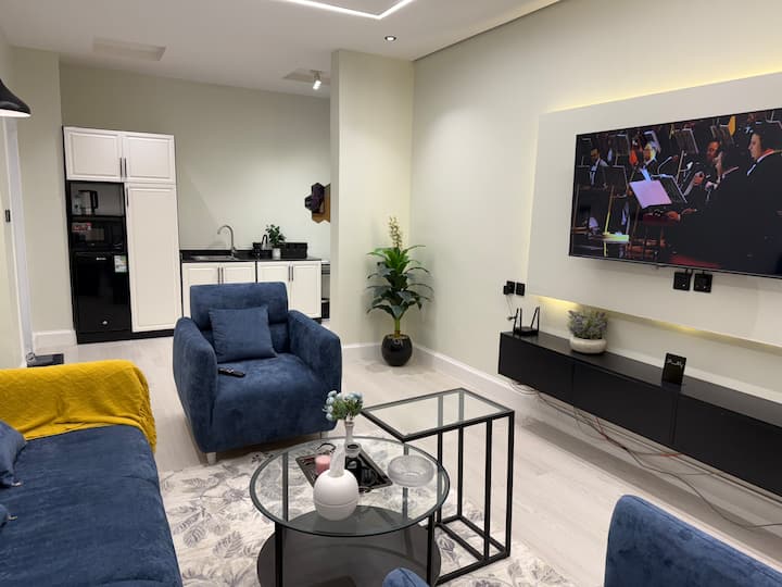 غرفة وصالة انيقة وواسعه بحي الصحافة - Riad