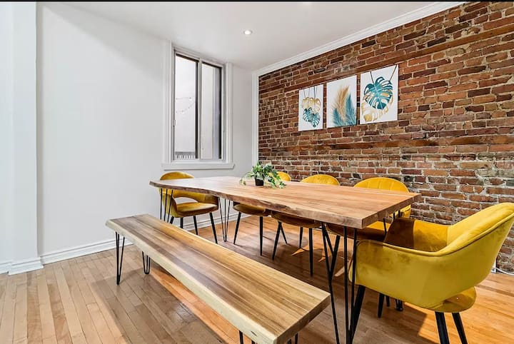 In Heart Of Downtown • 3br Condo + Private Patio - Montreal