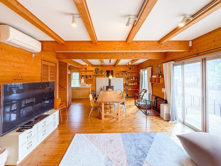 It Can Accommodate Up To 10 Guests. The Building Is 105 Square Metres. Suzuka Circuit Is A 15-minute Drive Away. There Are 3 Villas On The Premises. No. 2 - 三重縣