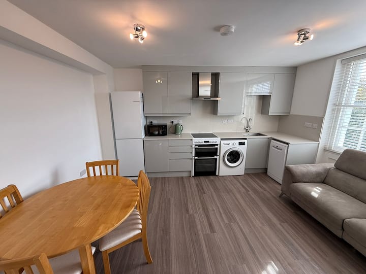 Bright & Cozy 3-bedroom Home With Spacious Living - Reading