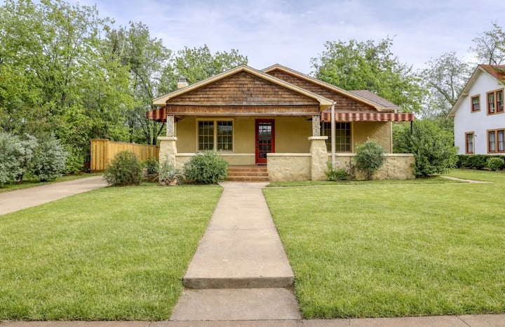 Cozy Abilene Retreat -Extra Spacious- Sleeps 6 - Abilene, TX