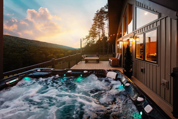 Kiva Chalet~ Mountain Views - Hot Tub - Secluded - Big Spring State Park, Blain