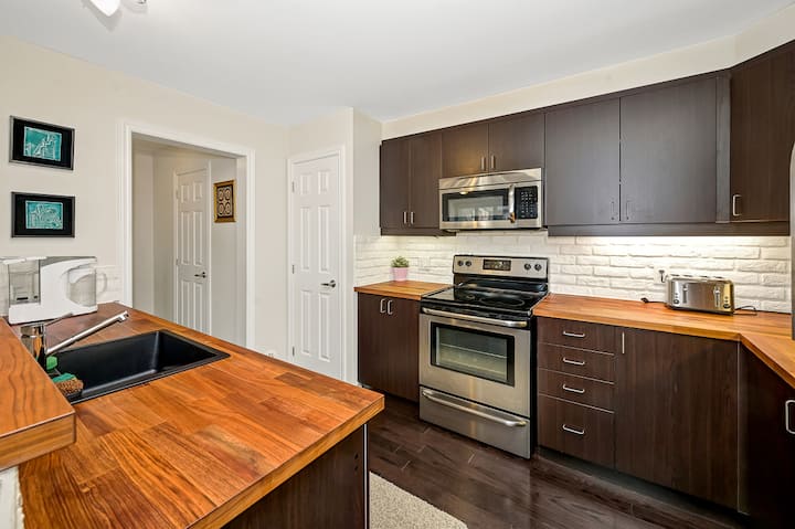 Your Second Home. Fabulous Location And Amenities - Ottawa