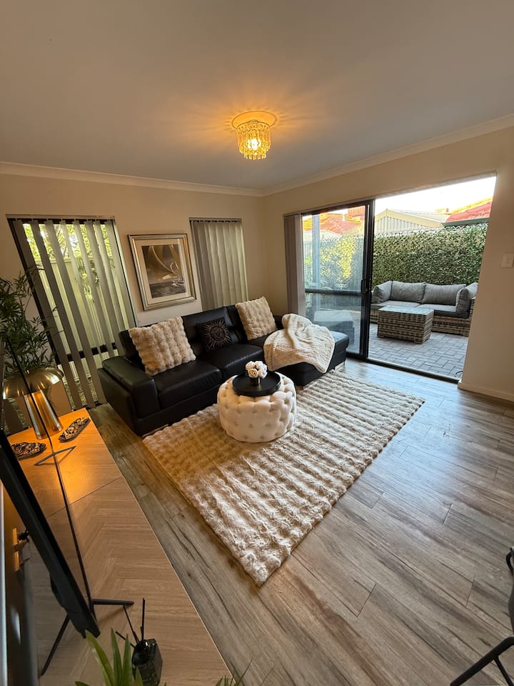 Glamorous Getaway - Mandurah