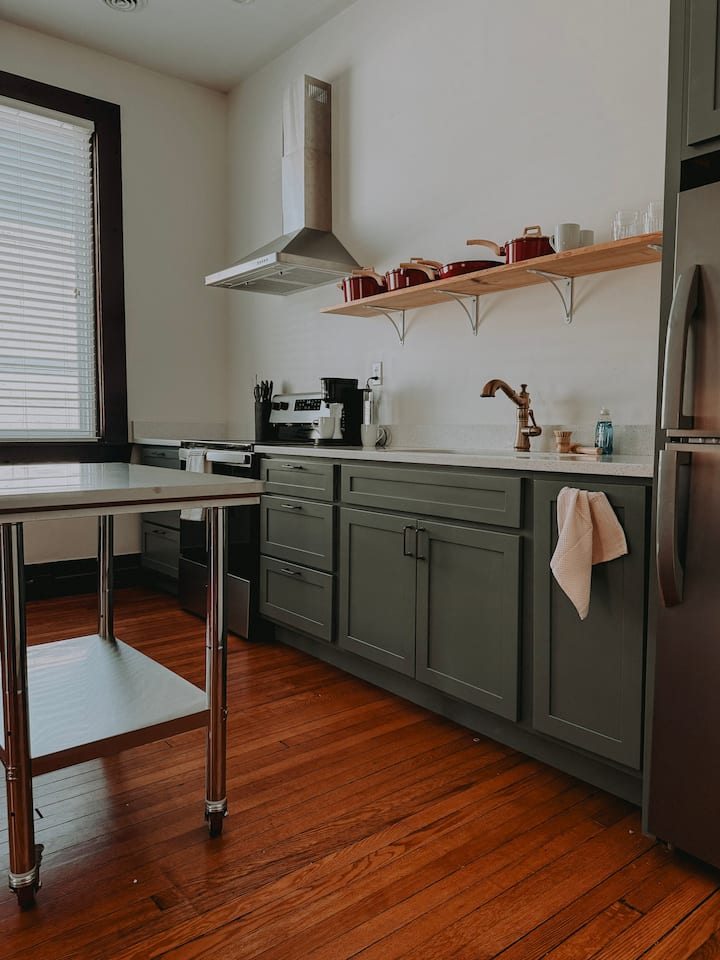 New! Spacious Loft Downtown Abingdon - Abingdon, VA