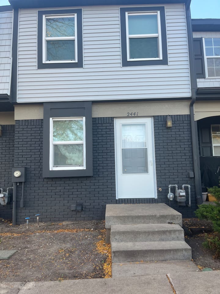 Beautiful 2 Bedroom 2.5 Baths In Iowa City - Iowa City