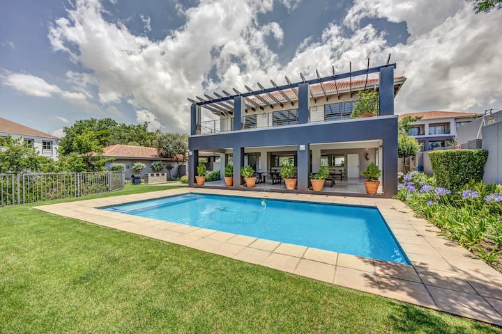 2bed •1bath •Cozy Comfort •Fourways - Sandton