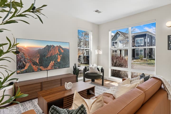 Brand New Build | Hot Tub | Sleeps 8 | Central - Fort Collins, CO