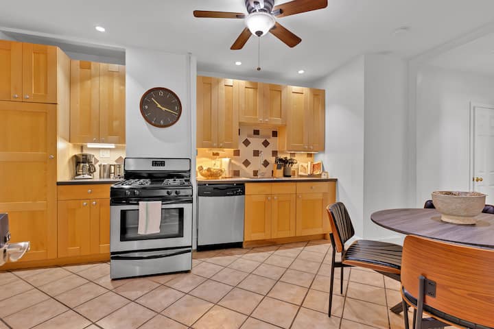 Near Mit, Harvard, Central Square | Peapod Rentals - Cambridge, MA